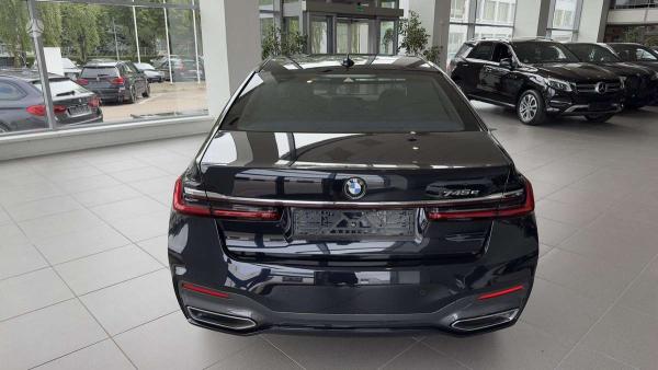 Black BMW 745 2019 in Marijampole, with an engine capacity of 3.00 L and mileage of 225 thousand km for 36999 €, photo 4 on AUTOMOTO.COM.LV