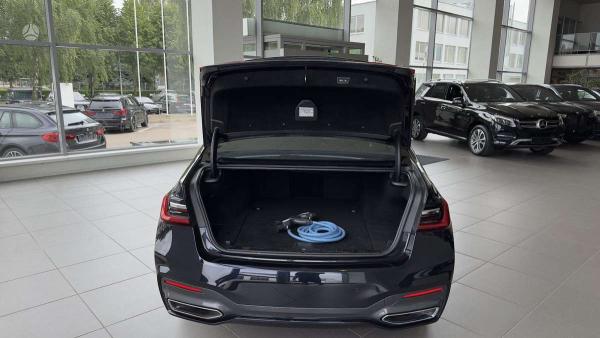 Black BMW 745 2019 in Marijampole, with an engine capacity of 3.00 L and mileage of 225 thousand km for 36999 €, photo 5 on AUTOMOTO.COM.LV