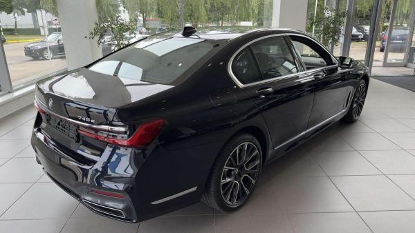Black BMW 745 2019 in Marijampole, with an engine capacity of 3.00 L and mileage of 225 thousand km for 36999 €, photo 6 on AUTOMOTO.COM.LV
