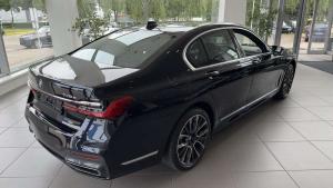Black BMW 745 2019 in Marijampole, with an engine capacity of 3.00 L and mileage of 225 thousand km for 36999 €, photo 7 on AUTOMOTO.COM.LV