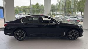 Black BMW 745 2019 in Marijampole, with an engine capacity of 3.00 L and mileage of 225 thousand km for 36999 €, photo 8 on AUTOMOTO.COM.LV