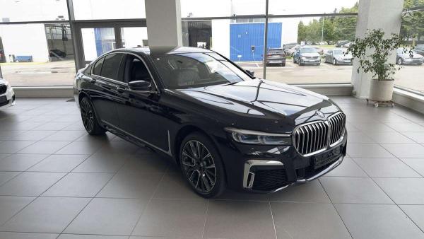 Black BMW 745 2019 in Marijampole, with an engine capacity of 3.00 L and mileage of 225 thousand km for 36999 €, photo 8 on AUTOMOTO.COM.LV