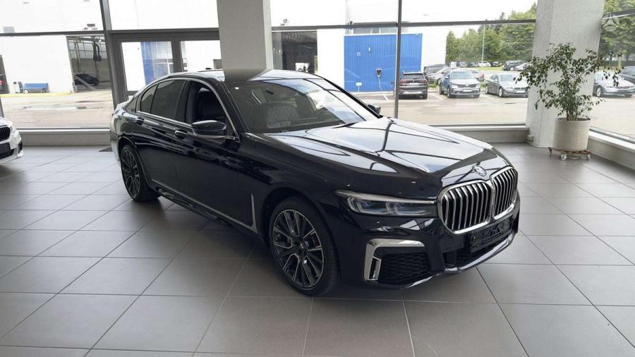 Black BMW 745 2019 in Marijampole, with an engine capacity of 3.00 L and mileage of 225 thousand km for 36999 €, photo 9 on AUTOMOTO.COM.LV