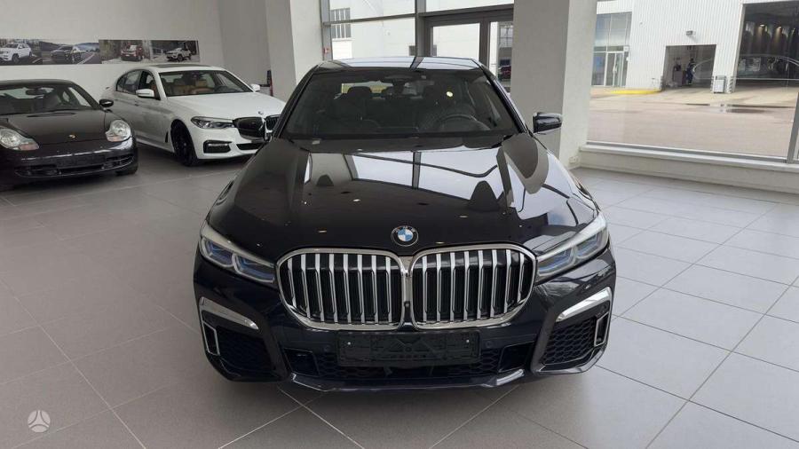Black BMW 745 2019 in Marijampole, with an engine capacity of 3.00 L and mileage of 225 thousand km for 36999 €, photo 10 on AUTOMOTO.COM.LV