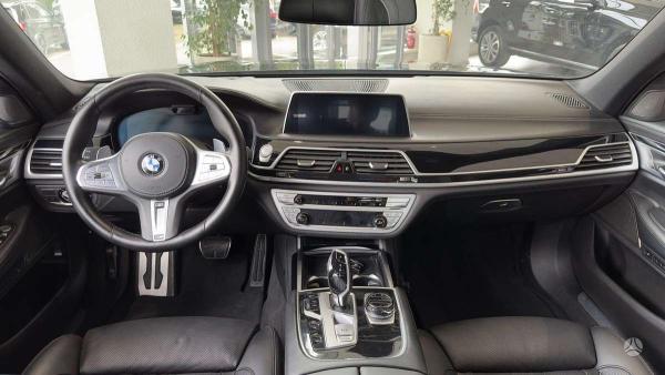 Black BMW 745 2019 in Marijampole, with an engine capacity of 3.00 L and mileage of 225 thousand km for 36999 €, photo 10 on AUTOMOTO.COM.LV