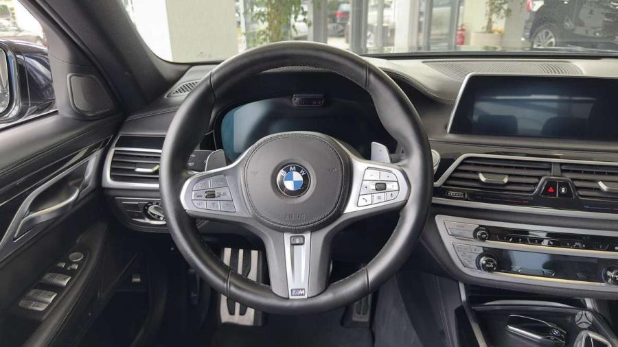 Black BMW 745 2019 in Marijampole, with an engine capacity of 3.00 L and mileage of 225 thousand km for 36999 €, photo 12 on AUTOMOTO.COM.LV