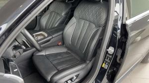 Black BMW 745 2019 in Marijampole, with an engine capacity of 3.00 L and mileage of 225 thousand km for 36999 €, photo 13 on AUTOMOTO.COM.LV
