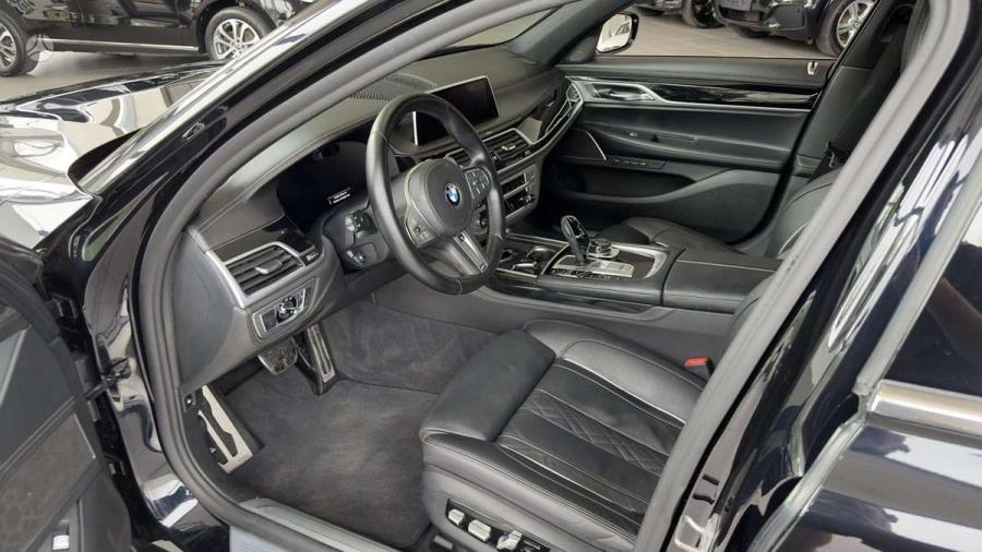 Black BMW 745 2019 in Marijampole, with an engine capacity of 3.00 L and mileage of 225 thousand km for 36999 €, photo 14 on AUTOMOTO.COM.LV