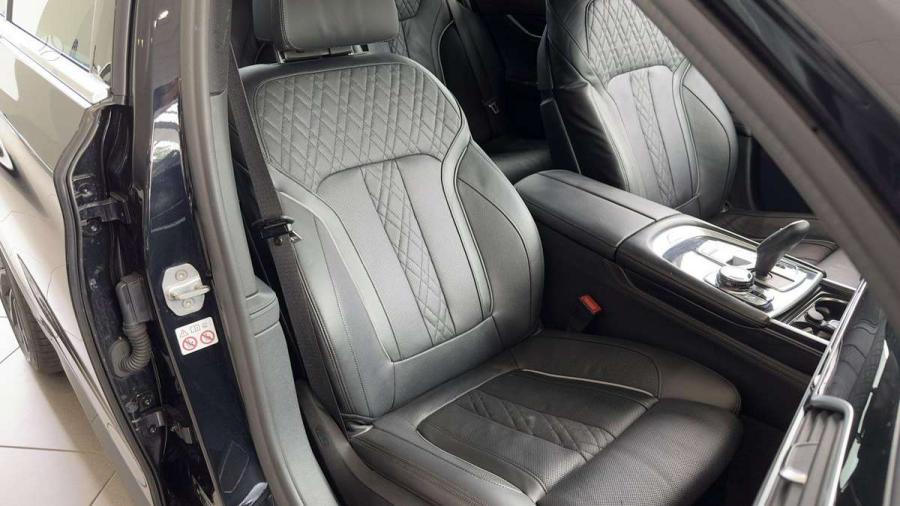 Black BMW 745 2019 in Marijampole, with an engine capacity of 3.00 L and mileage of 225 thousand km for 36999 €, photo 15 on AUTOMOTO.COM.LV