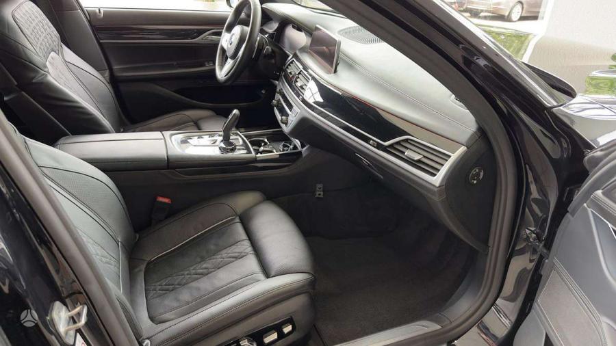 Black BMW 745 2019 in Marijampole, with an engine capacity of 3.00 L and mileage of 225 thousand km for 36999 €, photo 16 on AUTOMOTO.COM.LV