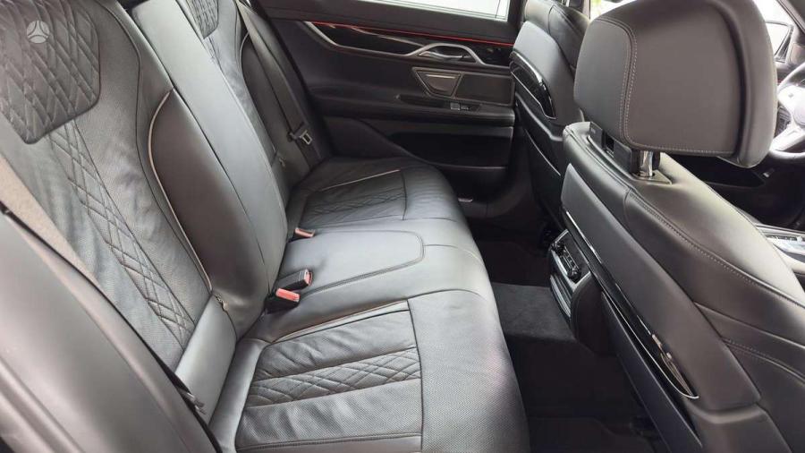Black BMW 745 2019 in Marijampole, with an engine capacity of 3.00 L and mileage of 225 thousand km for 36999 €, photo 18 on AUTOMOTO.COM.LV