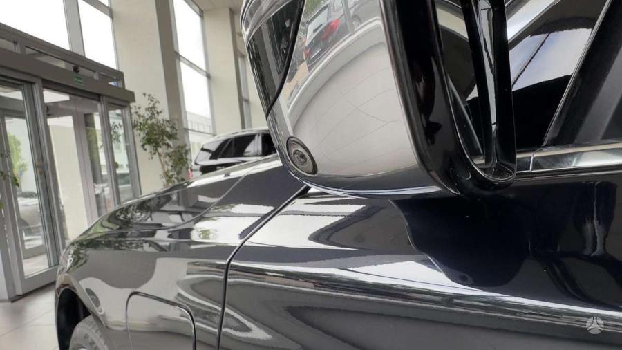 Black BMW 745 2019 in Marijampole, with an engine capacity of 3.00 L and mileage of 225 thousand km for 36999 €, photo 20 on AUTOMOTO.COM.LV