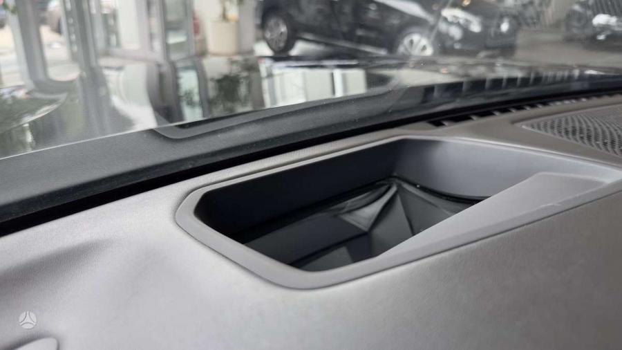 Black BMW 745 2019 in Marijampole, with an engine capacity of 3.00 L and mileage of 225 thousand km for 36999 €, photo 23 on AUTOMOTO.COM.LV