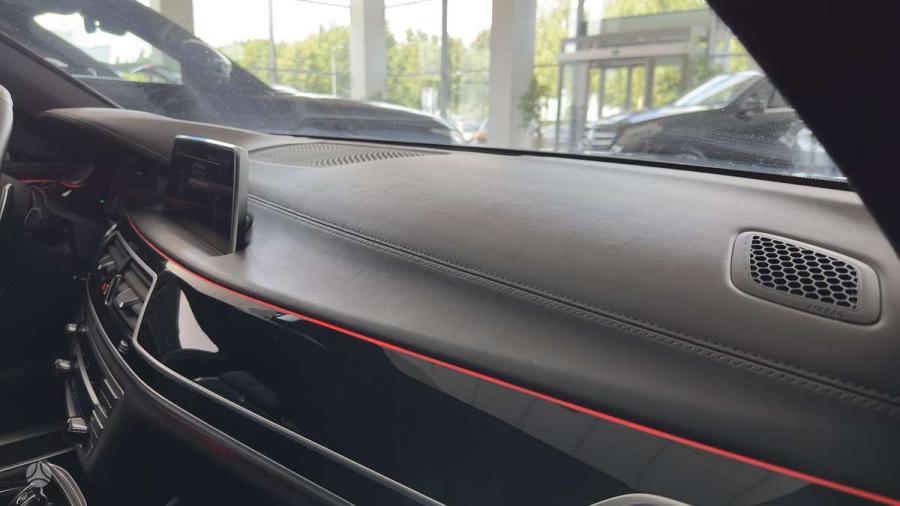 Black BMW 745 2019 in Marijampole, with an engine capacity of 3.00 L and mileage of 225 thousand km for 36999 €, photo 24 on AUTOMOTO.COM.LV