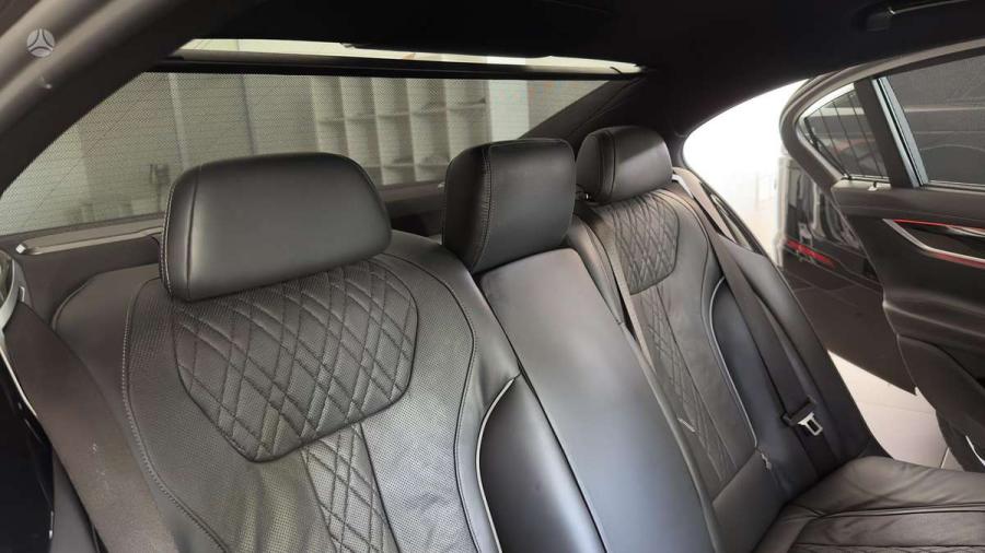 Black BMW 745 2019 in Marijampole, with an engine capacity of 3.00 L and mileage of 225 thousand km for 36999 €, photo 26 on AUTOMOTO.COM.LV