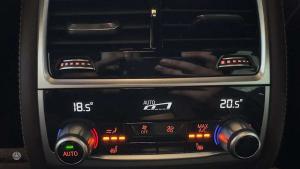 Black BMW 745 2019 in Marijampole, with an engine capacity of 3.00 L and mileage of 225 thousand km for 36999 €, photo 30 on AUTOMOTO.COM.LV