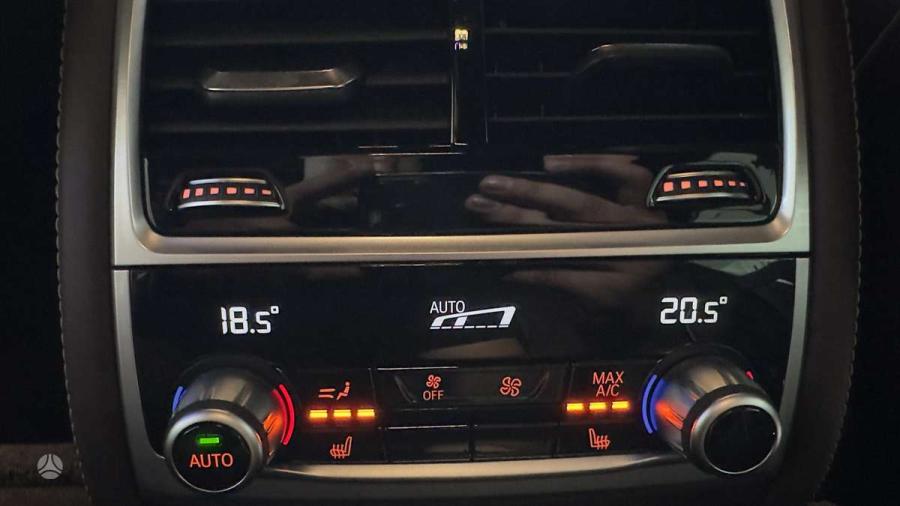 Black BMW 745 2019 in Marijampole, with an engine capacity of 3.00 L and mileage of 225 thousand km for 36999 €, photo 30 on AUTOMOTO.COM.LV