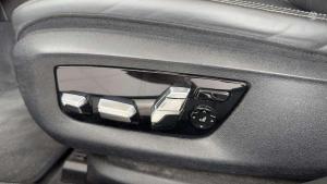 Black BMW 745 2019 in Marijampole, with an engine capacity of 3.00 L and mileage of 225 thousand km for 36999 €, photo 31 on AUTOMOTO.COM.LV