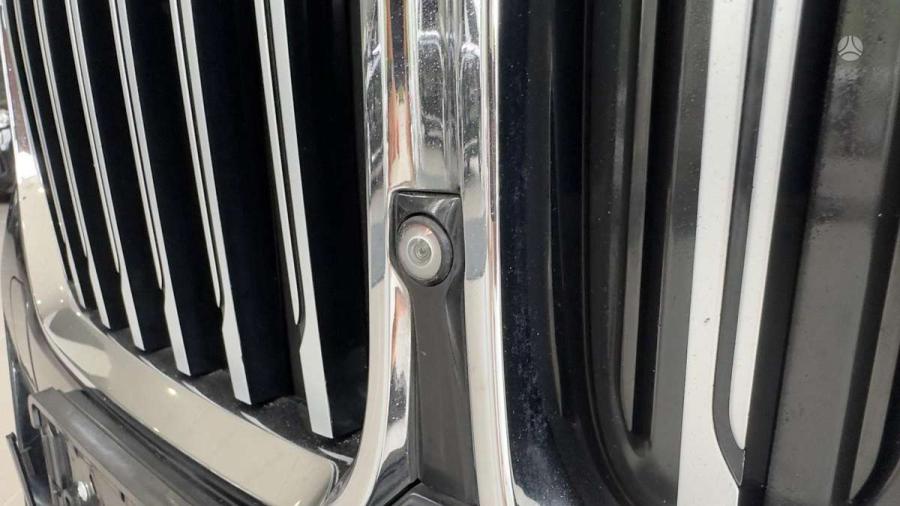 Black BMW 745 2019 in Marijampole, with an engine capacity of 3.00 L and mileage of 225 thousand km for 36999 €, photo 34 on AUTOMOTO.COM.LV