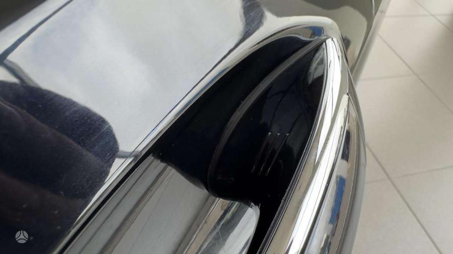 Black BMW 745 2019 in Marijampole, with an engine capacity of 3.00 L and mileage of 225 thousand km for 36999 €, photo 36 on AUTOMOTO.COM.LV