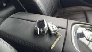 Black BMW 745 2019 in Marijampole, with an engine capacity of 3.00 L and mileage of 225 thousand km for 36999 €, photo 41 on AUTOMOTO.COM.LV