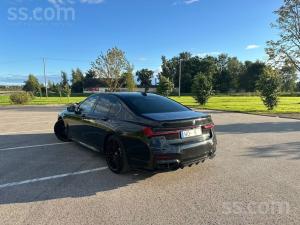 Black BMW 745 2019 in Riga, with an engine capacity of 3.00 L and mileage of 0 thousand km for 40000 €, photo 3 on AUTOMOTO.COM.LV