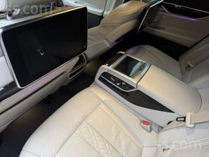 Black BMW 745 2019 in Riga, with an engine capacity of 3.00 L and mileage of 0 thousand km for 40000 €, photo 9 on AUTOMOTO.COM.LV