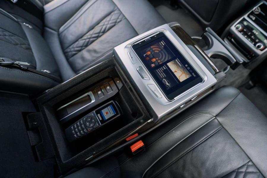 Blue BMW 745 2020 in Vilnius, with an engine capacity of 3.00 L and mileage of 118 thousand km for 45000 €, photo 9 on AUTOMOTO.COM.LV
