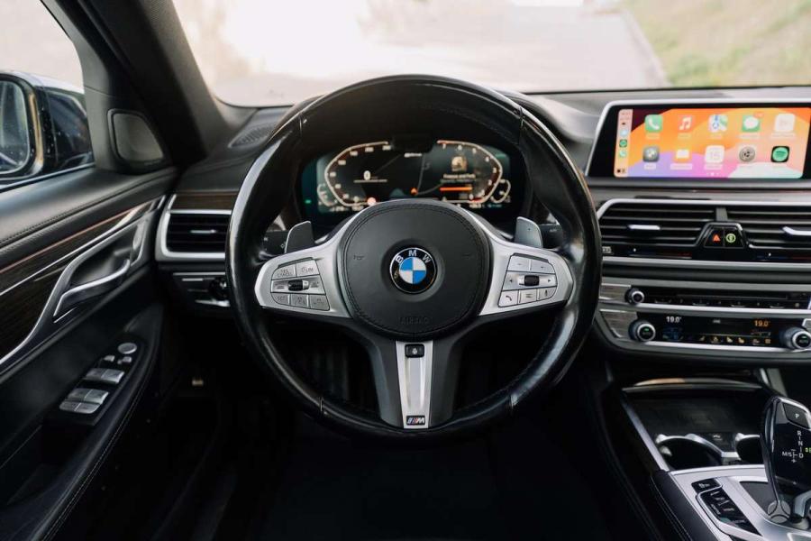 Blue BMW 745 2020 in Vilnius, with an engine capacity of 3.00 L and mileage of 118 thousand km for 45000 €, photo 10 on AUTOMOTO.COM.LV
