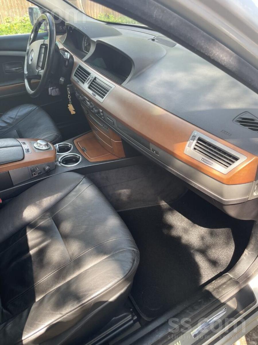 Grey BMW 745 2001 in Riga, with an engine capacity of 4.40 L and mileage of 185 thousand km for 5500 €, photo 8 on AUTOMOTO.COM.LV