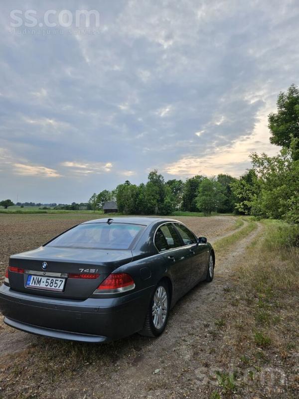 Grey BMW 745 2002 in Riga, with an engine capacity of 4.40 L and mileage of 316 thousand km for 3300 €, photo 1 on AUTOMOTO.COM.LV