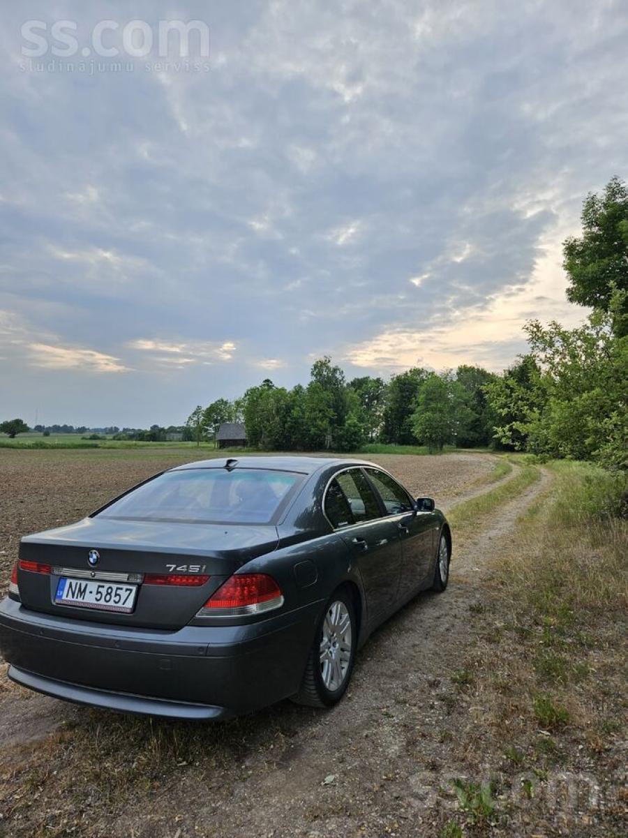 Grey BMW 745 2002 in Riga, with an engine capacity of 4.40 L and mileage of 316 thousand km for 3300 €, photo 1 on AUTOMOTO.COM.LV