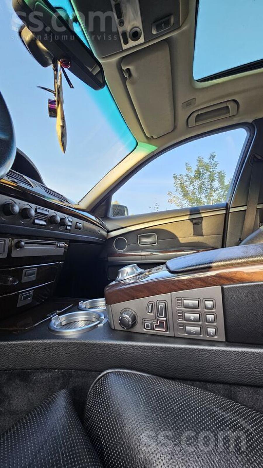 Grey BMW 745 2002 in Riga, with an engine capacity of 4.40 L and mileage of 318 thousand km for 3700 €, photo 7 on AUTOMOTO.COM.LV