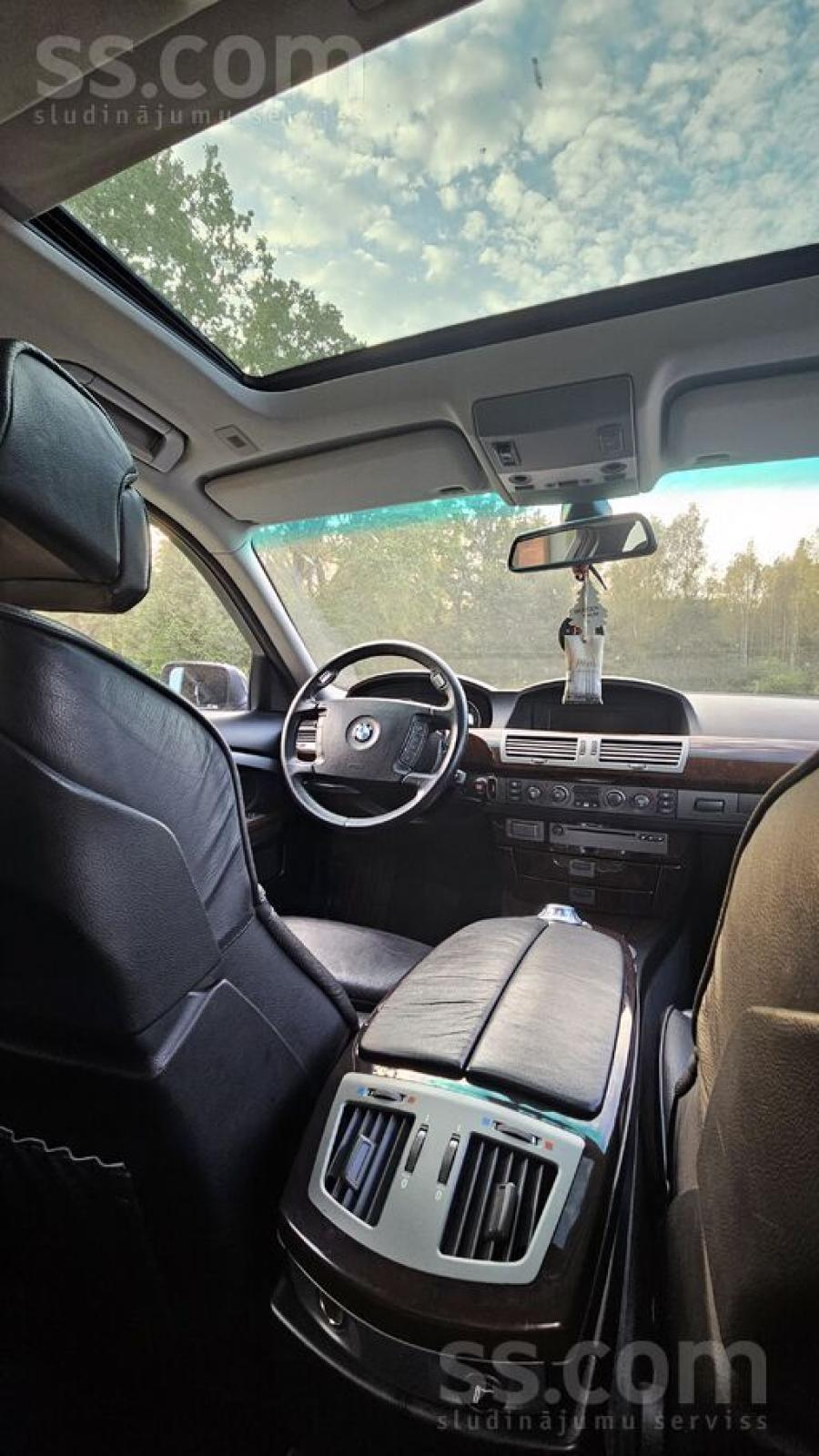 Grey BMW 745 2002 in Riga, with an engine capacity of 4.40 L and mileage of 318 thousand km for 3700 €, photo 8 on AUTOMOTO.COM.LV