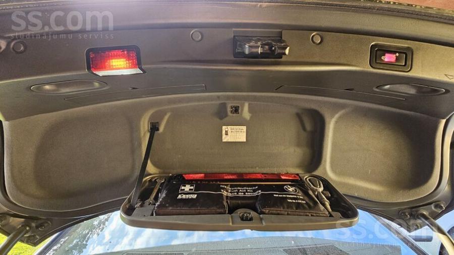 Grey BMW 745 2002 in Riga, with an engine capacity of 4.40 L and mileage of 318 thousand km for 3700 €, photo 12 on AUTOMOTO.COM.LV