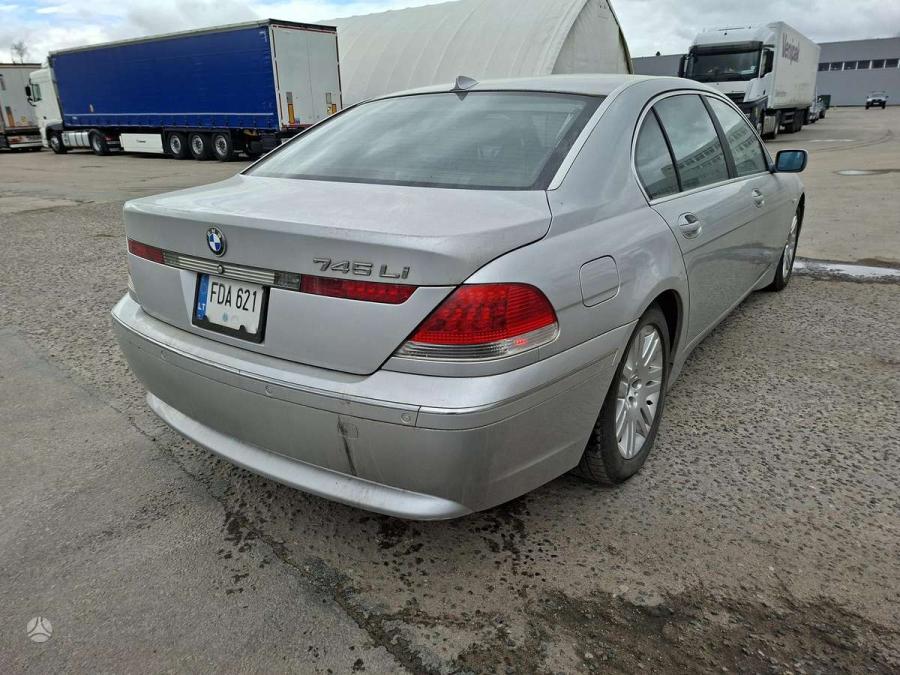 Pelēks BMW 745 2002 Marijampole, ar dzinēja tilpumu 4.40 L un nobraukumu 300 tūkst. km par 2500 €, foto 4 vietnē AUTOMOTO.COM.LV