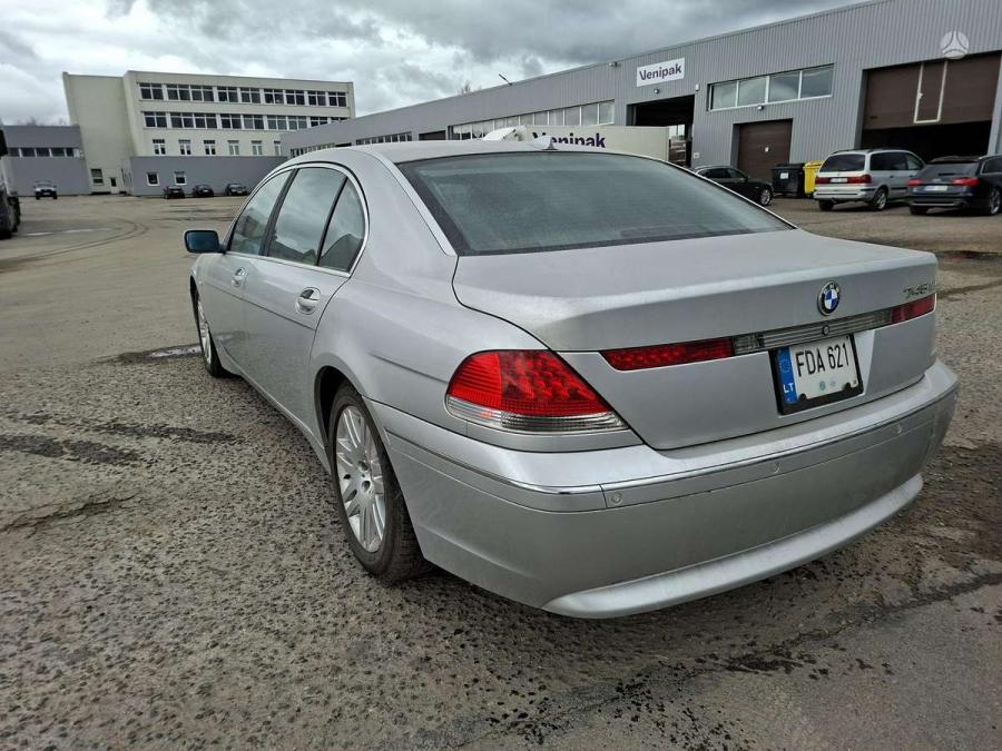 Pelēks BMW 745 2002 Marijampole, ar dzinēja tilpumu 4.40 L un nobraukumu 300 tūkst. km par 2500 €, foto 5 vietnē AUTOMOTO.COM.LV