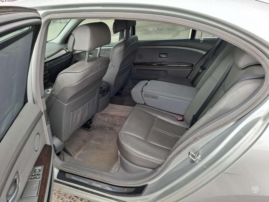 Pelēks BMW 745 2002 Marijampole, ar dzinēja tilpumu 4.40 L un nobraukumu 300 tūkst. km par 2500 €, foto 6 vietnē AUTOMOTO.COM.LV
