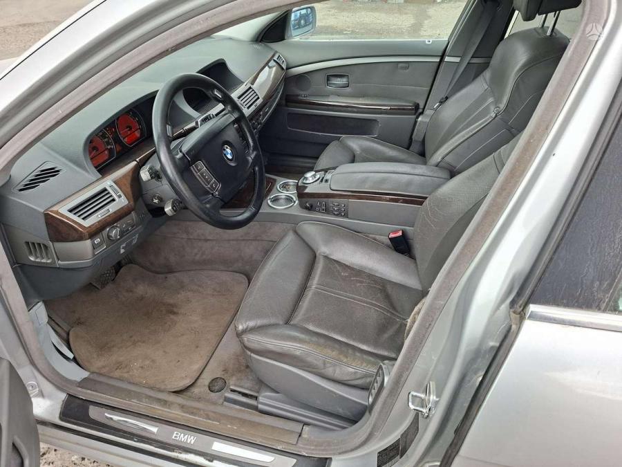 Pelēks BMW 745 2002 Marijampole, ar dzinēja tilpumu 4.40 L un nobraukumu 300 tūkst. km par 2500 €, foto 7 vietnē AUTOMOTO.COM.LV