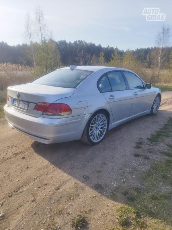 Pelēks BMW 745 2005 Viļņa, ar dzinēja tilpumu 4.40 L un nobraukumu 267 tūkst. km par 2000 €, foto 5 vietnē AUTOMOTO.COM.LV