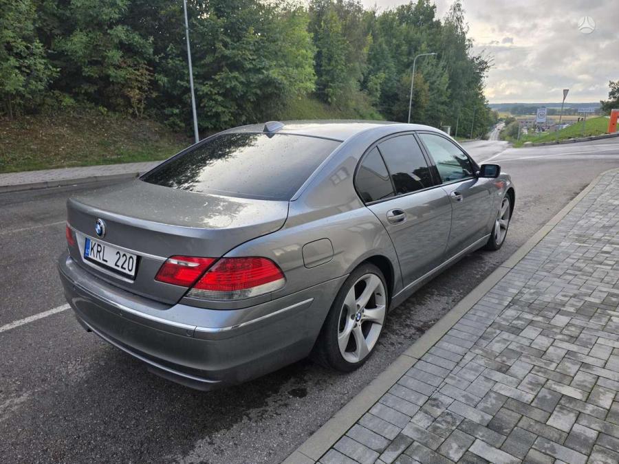 Grey BMW 745 2005 in Kaunas, with an engine capacity of 4.42 L and mileage of 423 thousand km for 3800 €, photo 5 on AUTOMOTO.COM.LV