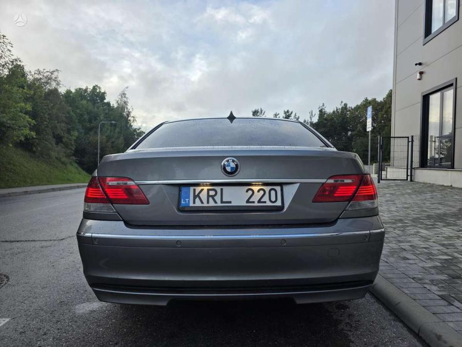 Grey BMW 745 2005 in Kaunas, with an engine capacity of 4.42 L and mileage of 423 thousand km for 3800 €, photo 7 on AUTOMOTO.COM.LV