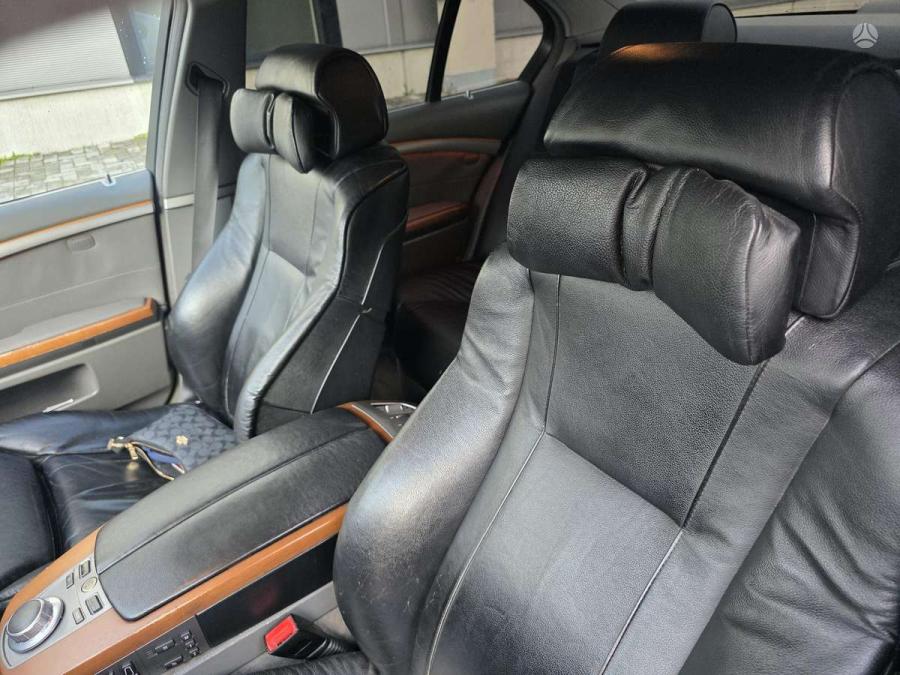 Grey BMW 745 2005 in Kaunas, with an engine capacity of 4.42 L and mileage of 423 thousand km for 3800 €, photo 8 on AUTOMOTO.COM.LV
