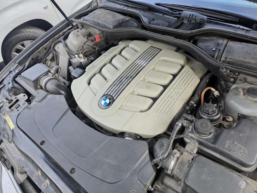 Grey BMW 745 2005 in Kaunas, with an engine capacity of 4.42 L and mileage of 423 thousand km for 3800 €, photo 17 on AUTOMOTO.COM.LV