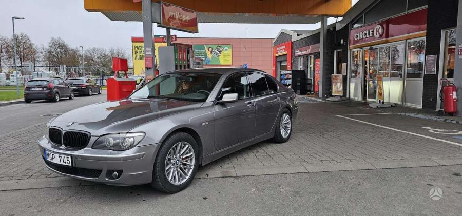 Grey BMW 745 2005 in Kaunas, with an engine capacity of 4.42 L and mileage of 423 thousand km for 3800 €, photo 19 on AUTOMOTO.COM.LV