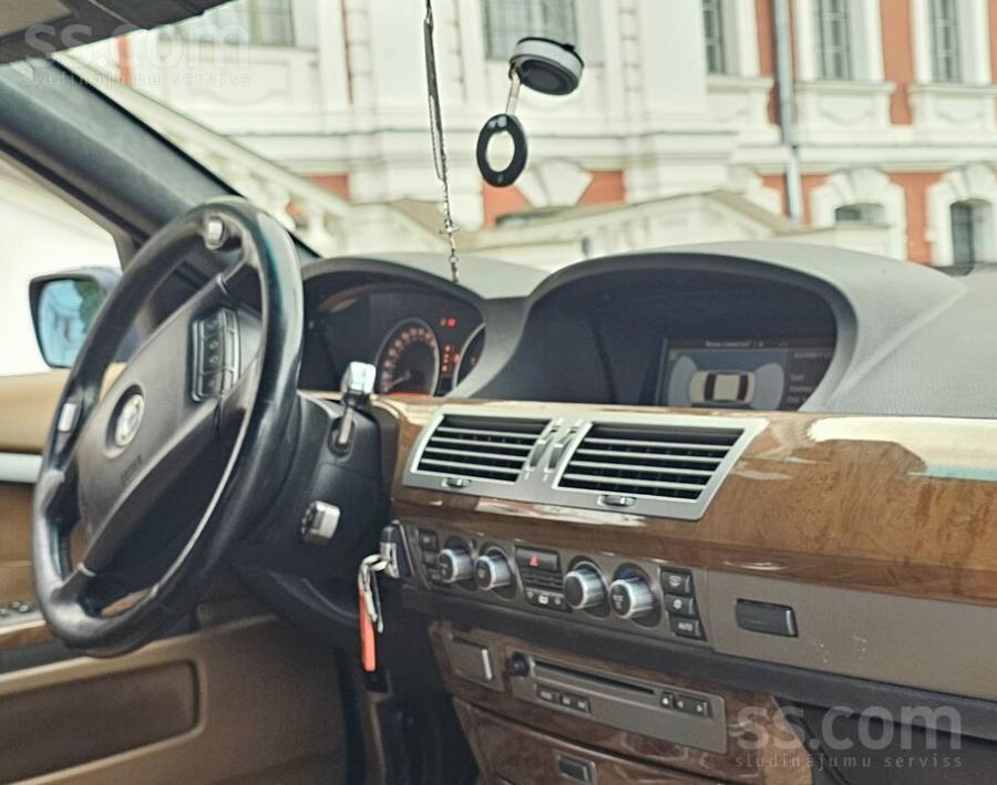 Pelēks BMW 745 2007 Jelgava, ar dzinēja tilpumu 4.40 L un nobraukumu 317 tūkst. km par 3690 €, foto 11 vietnē AUTOMOTO.COM.LV