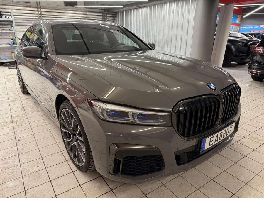 Pelēks BMW 745 2019 Viļņa, ar dzinēja tilpumu 3.00 L un nobraukumu 157 tūkst. km par 45500 €, foto 1 vietnē AUTOMOTO.COM.LV