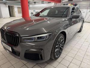 Pelēks BMW 745 2019 Viļņa, ar dzinēja tilpumu 3.00 L un nobraukumu 157 tūkst. km par 45500 €, foto 2 vietnē AUTOMOTO.COM.LV