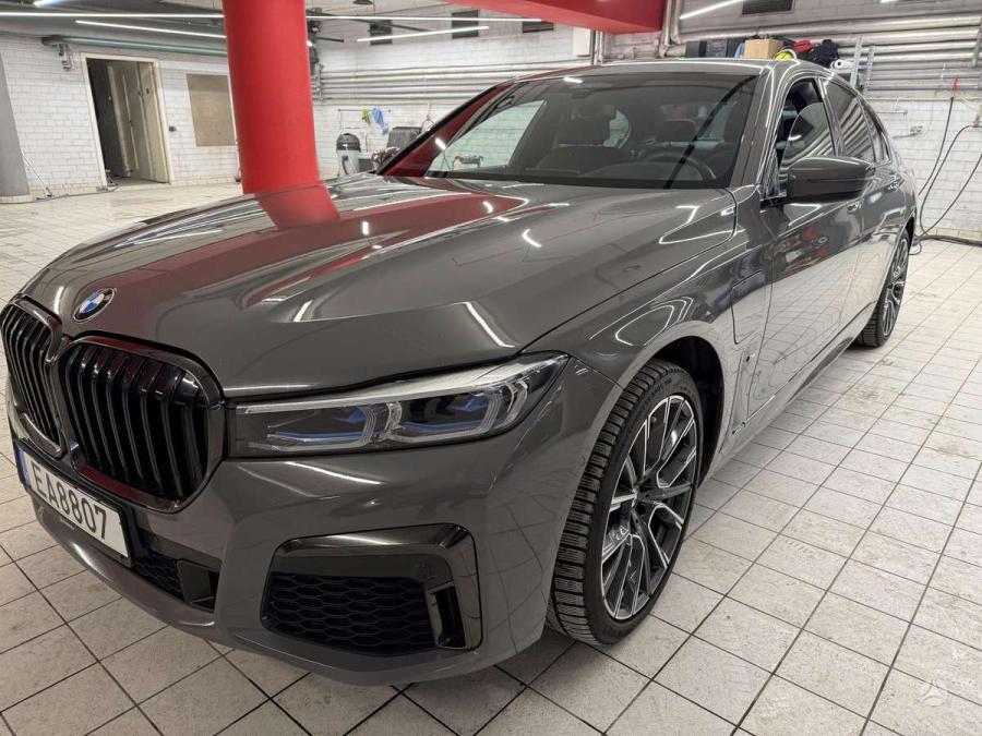 Pelēks BMW 745 2019 Viļņa, ar dzinēja tilpumu 3.00 L un nobraukumu 157 tūkst. km par 45500 €, foto 2 vietnē AUTOMOTO.COM.LV
