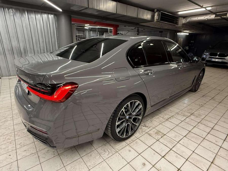 Pelēks BMW 745 2019 Viļņa, ar dzinēja tilpumu 3.00 L un nobraukumu 157 tūkst. km par 45500 €, foto 3 vietnē AUTOMOTO.COM.LV